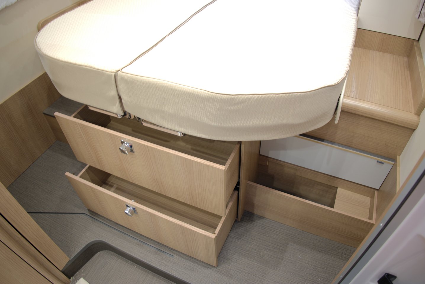 Carthago C2-tourer comme camping-car intégral entre 3.5 t et 4.5 t